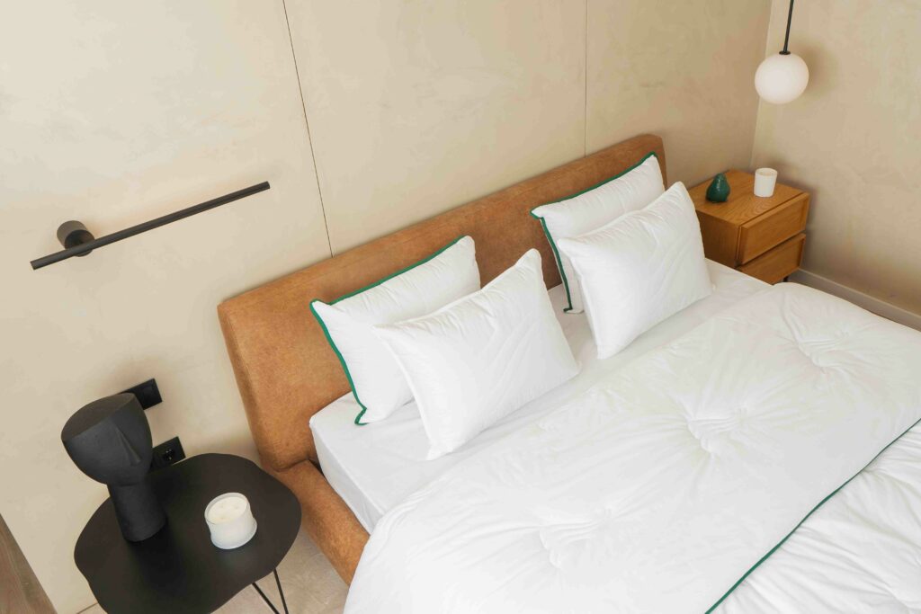 Do hotel para o seu quarto: os essenciais para uma cama de hotel em ...